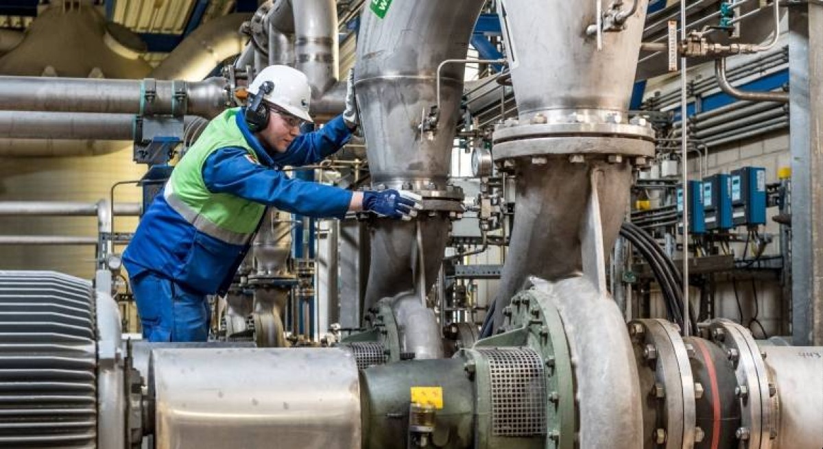 USG Industrial Utilities - Step On The Box